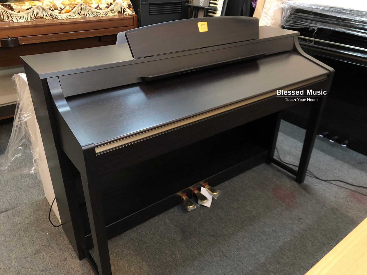 Đàn Piano Điện Yamaha CLP 370 có đủ màu hệ phím gỗ| Piano Tân Bình